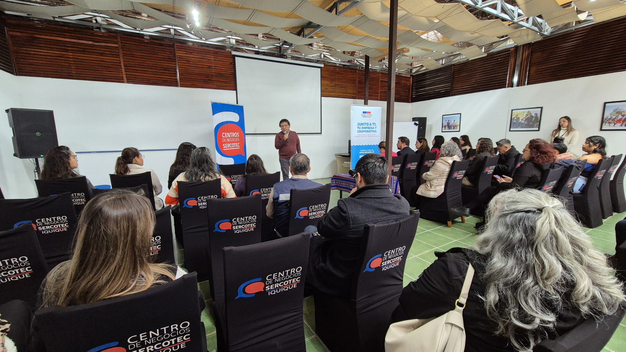 Sercotec lanza programas de apoyo al emprendimiento femenino y negocios sostenibles en Tarapacá